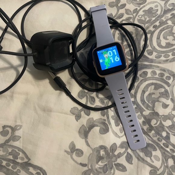 fitbit | Wearables | Fitbit Versa | Poshmark